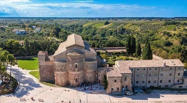 L'Abbazia di San Giovanni in Venere è stata edificata sul tempio ... L'Abbazia di San Giovanni in Venere è stata edificata sul tempio ...